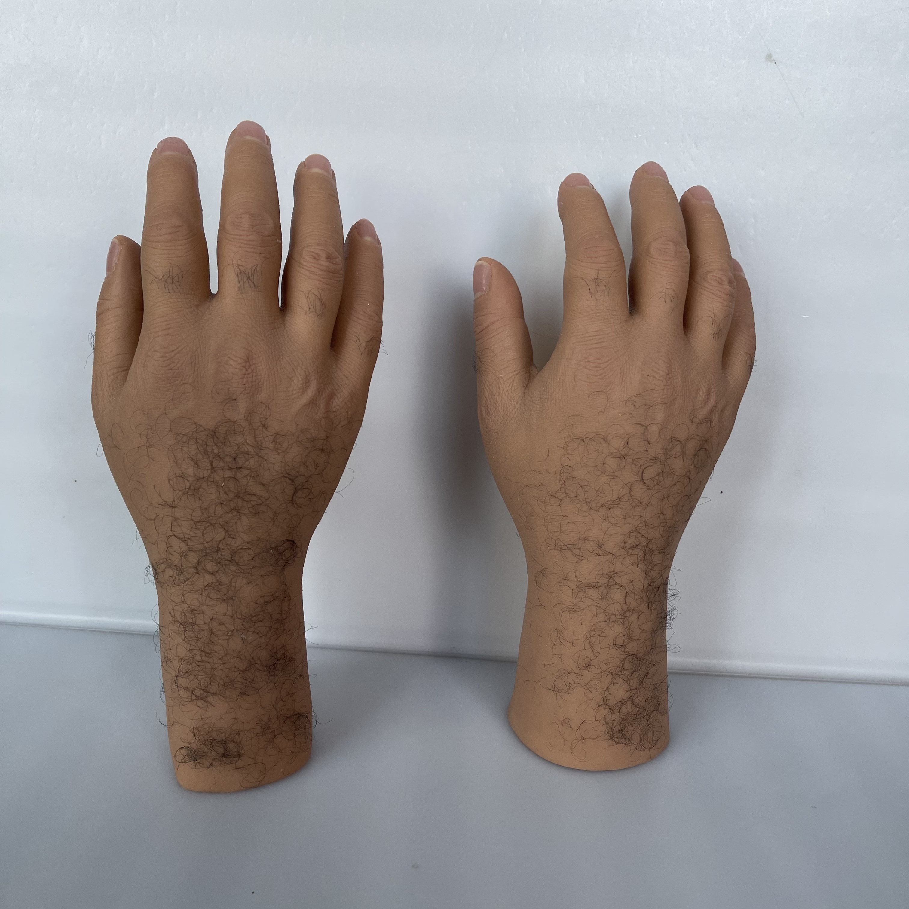 China Customized Silicone Cosmetic Hand Implants Realistic Glove ...